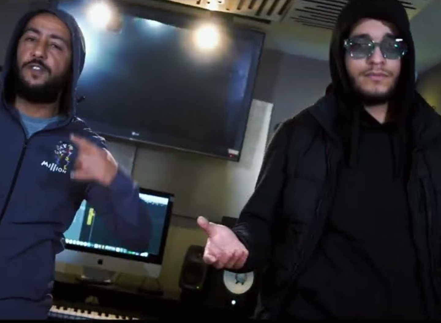 RR fête la sortie de son projet en invitant Lacrim sur le Freestyle ...