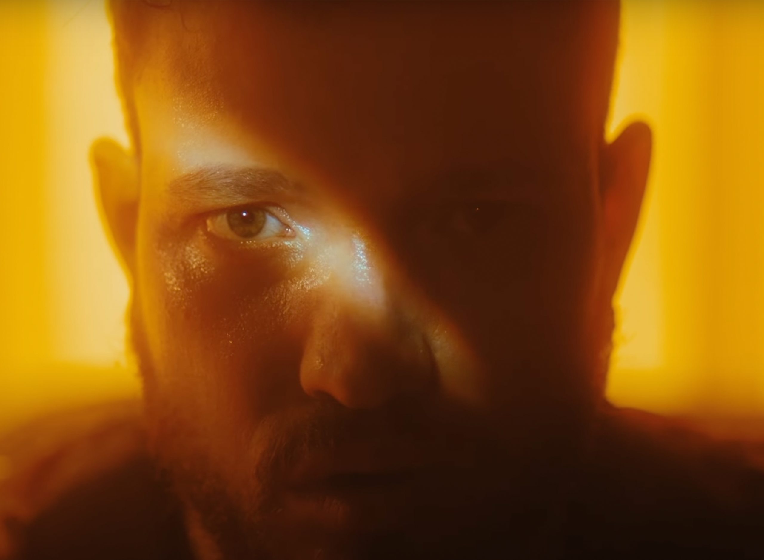 Myth Syzer se sent tout seul dans Chamaille