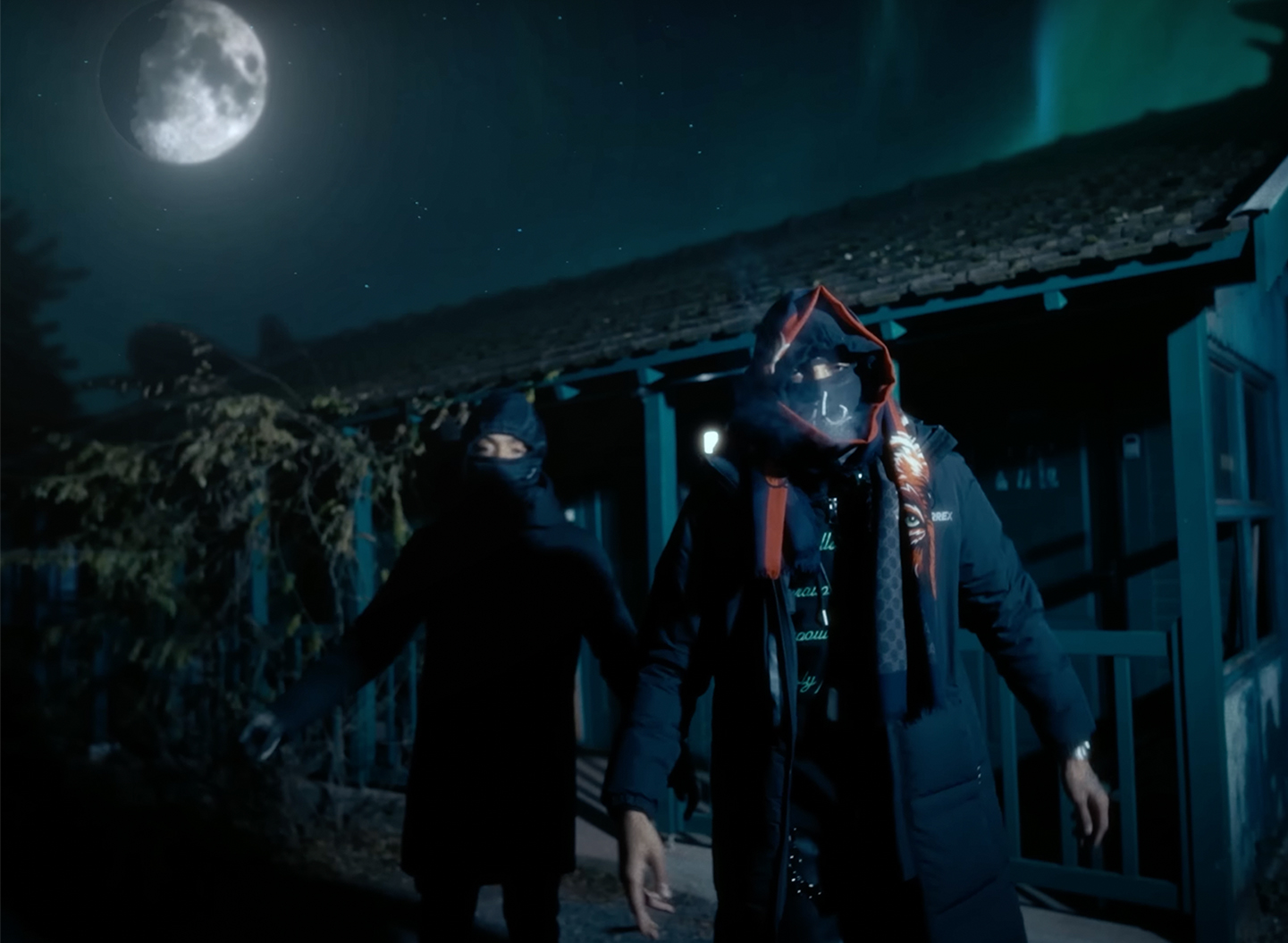 8Ruki et So La Lune brillent dans le noir comme la Lune