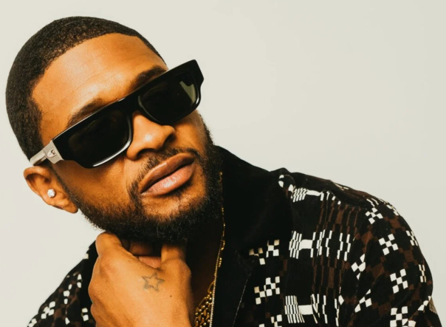 Usher moqué pour sa nouvelle coupe de cheveux, son acolyte se moque de lui