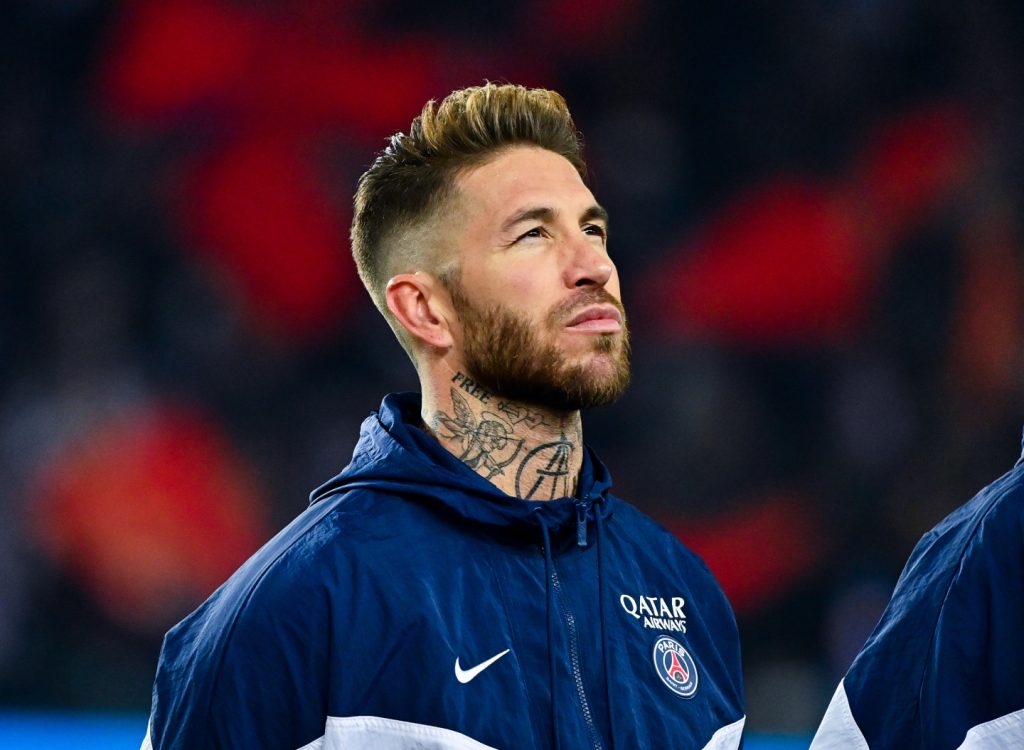 Sergio Ramos s'en prend violemment à un photographe après la défaite du PSG Sergio Ramos s'en prend violemment à un photographe après la défaite du PSG