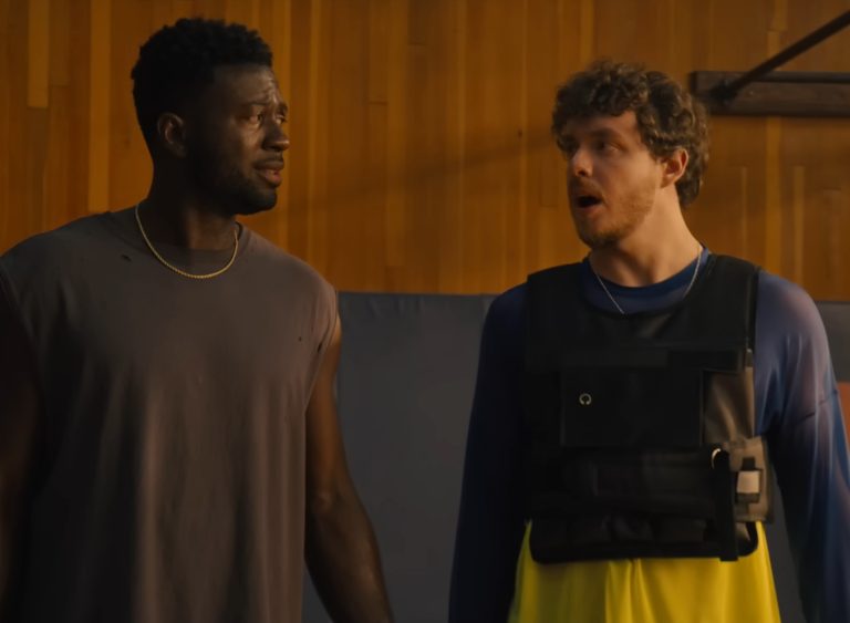 Les Blancs ne savent pas sauter : un premier trailer pour le remake avec Jack Harlow