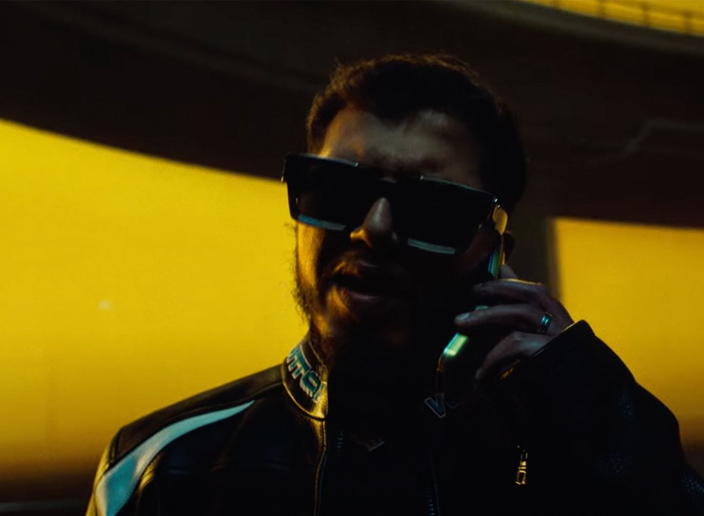 Hamza voit la vie en mauve dans Codéine 19