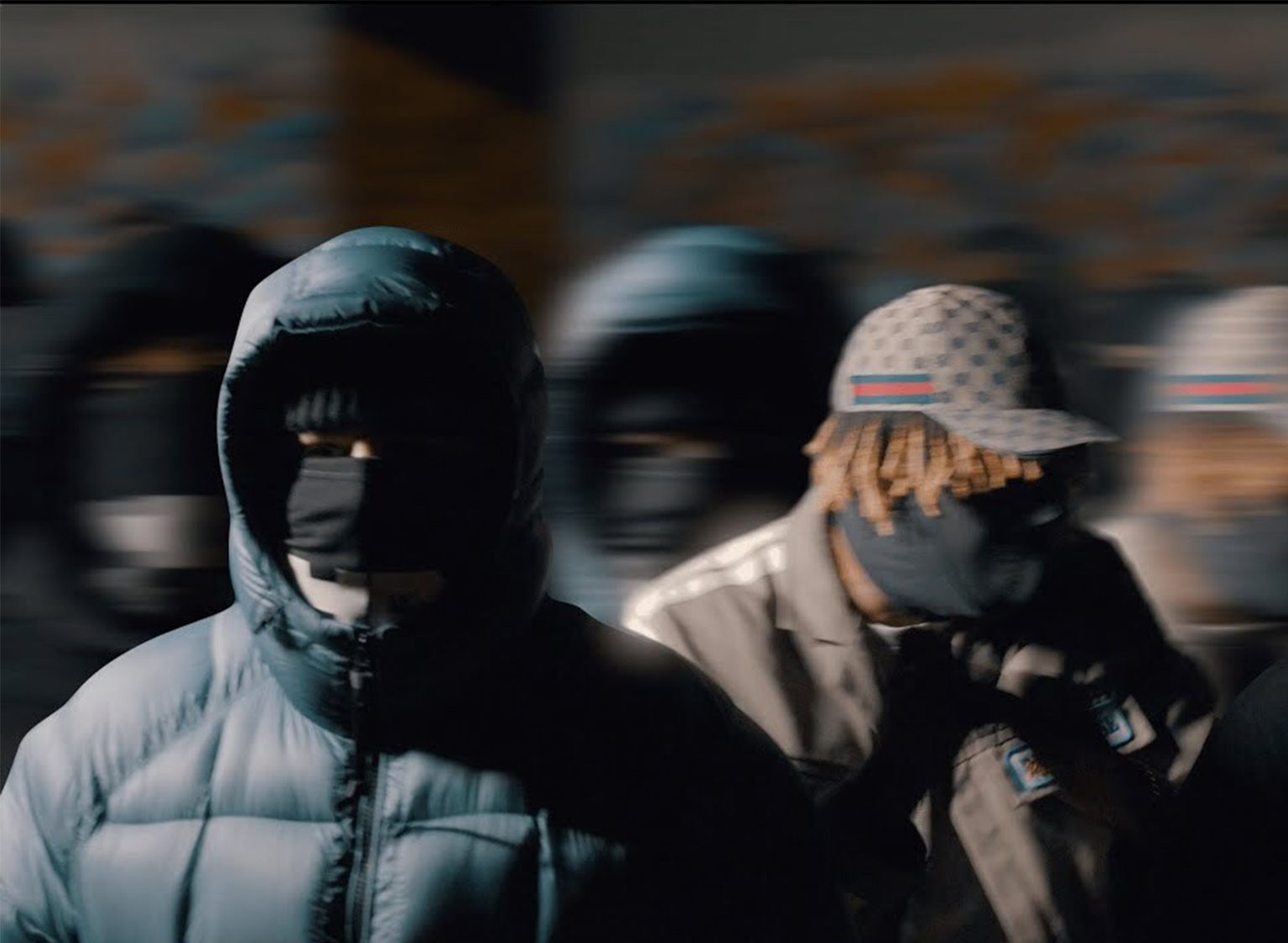 HD La Relève : le rappeur masqué veut jouer à Cache Cache