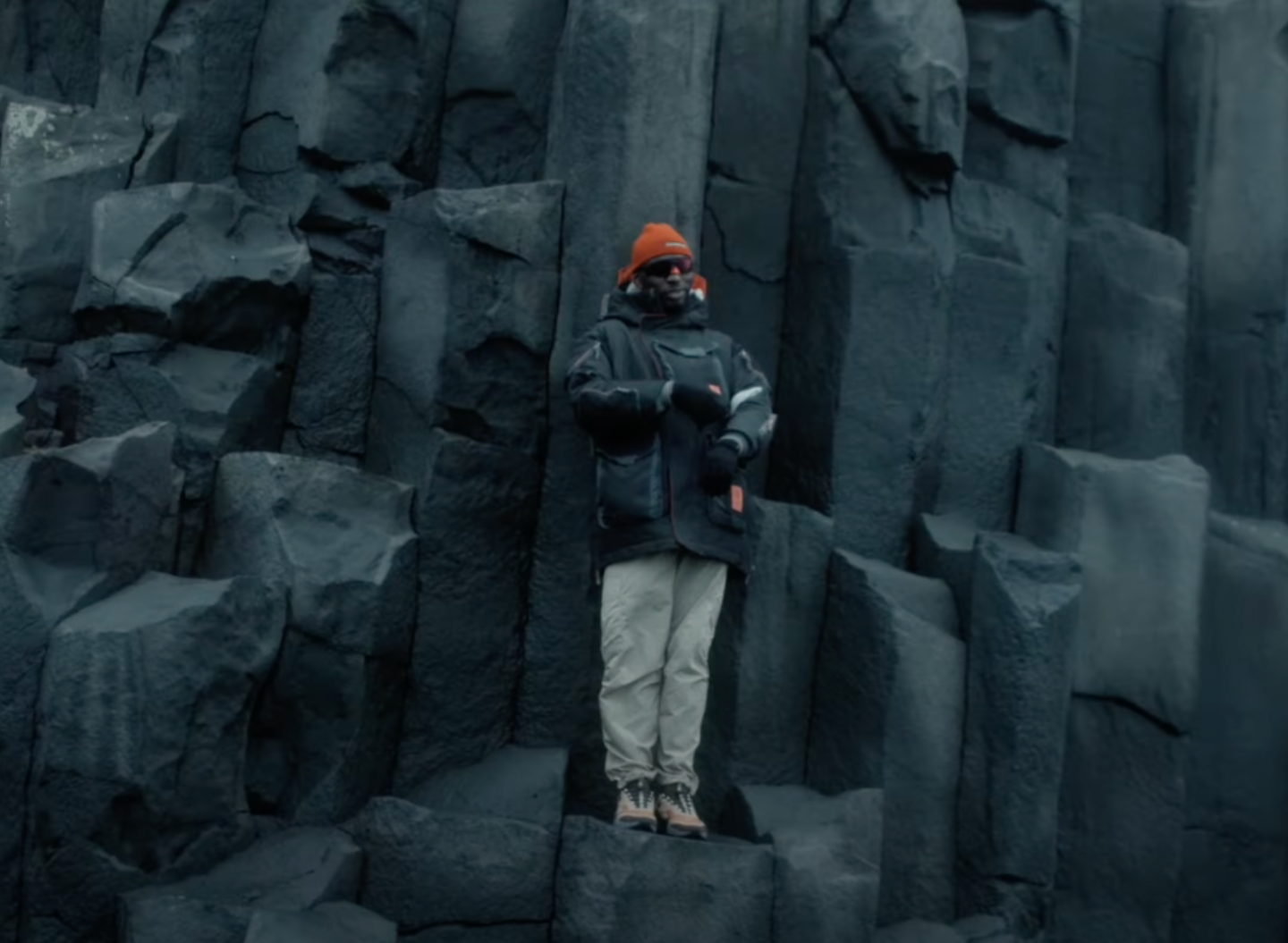 Elh Kmer dévoile le magnifique clip de "400m2", extrait de son premier ...