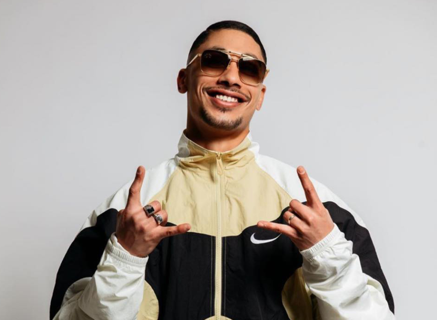 Maes est de retour avec l'album La Vie Continue