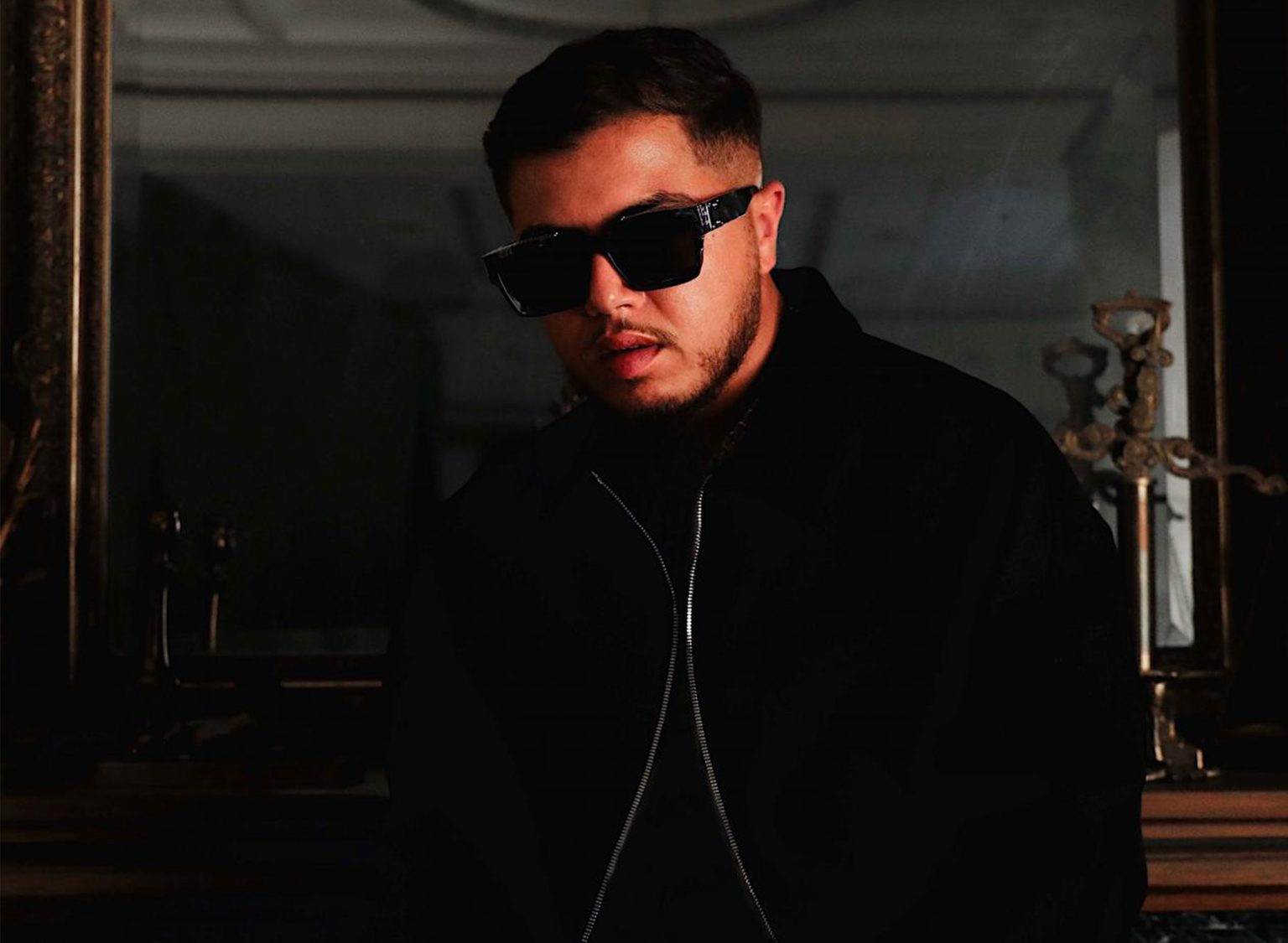 Hamza obtient un disque d'or avec son dernier album Sincèrement