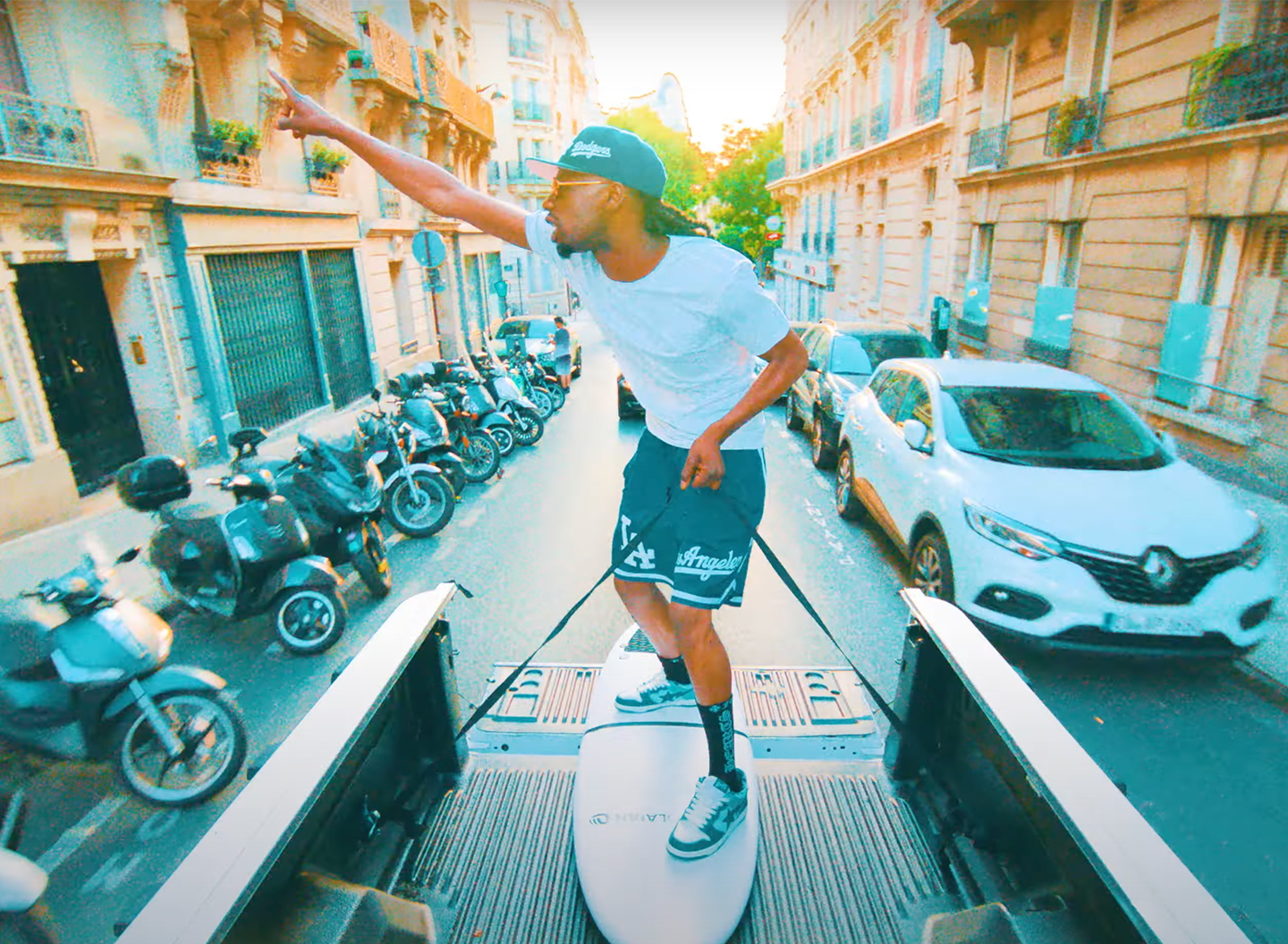 Rapi Sati surfe sa vague sur Ça Fech