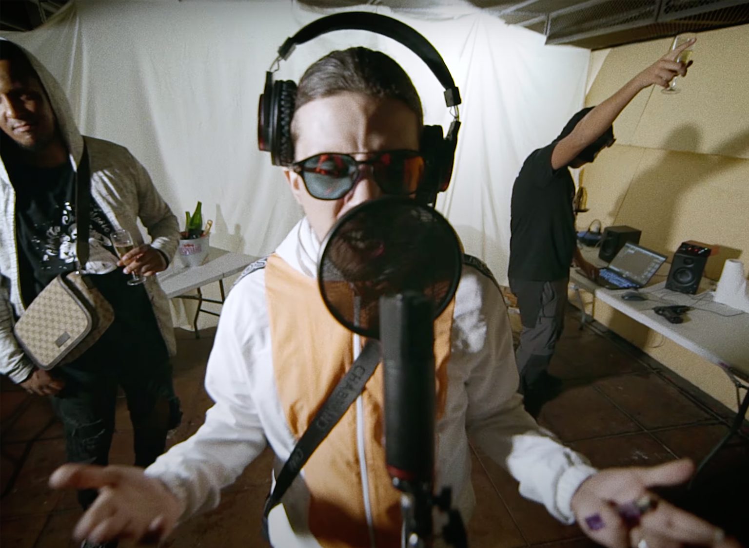 So La Zone Rentre ravitaille Dans L'Porche (Episode Final Signature)