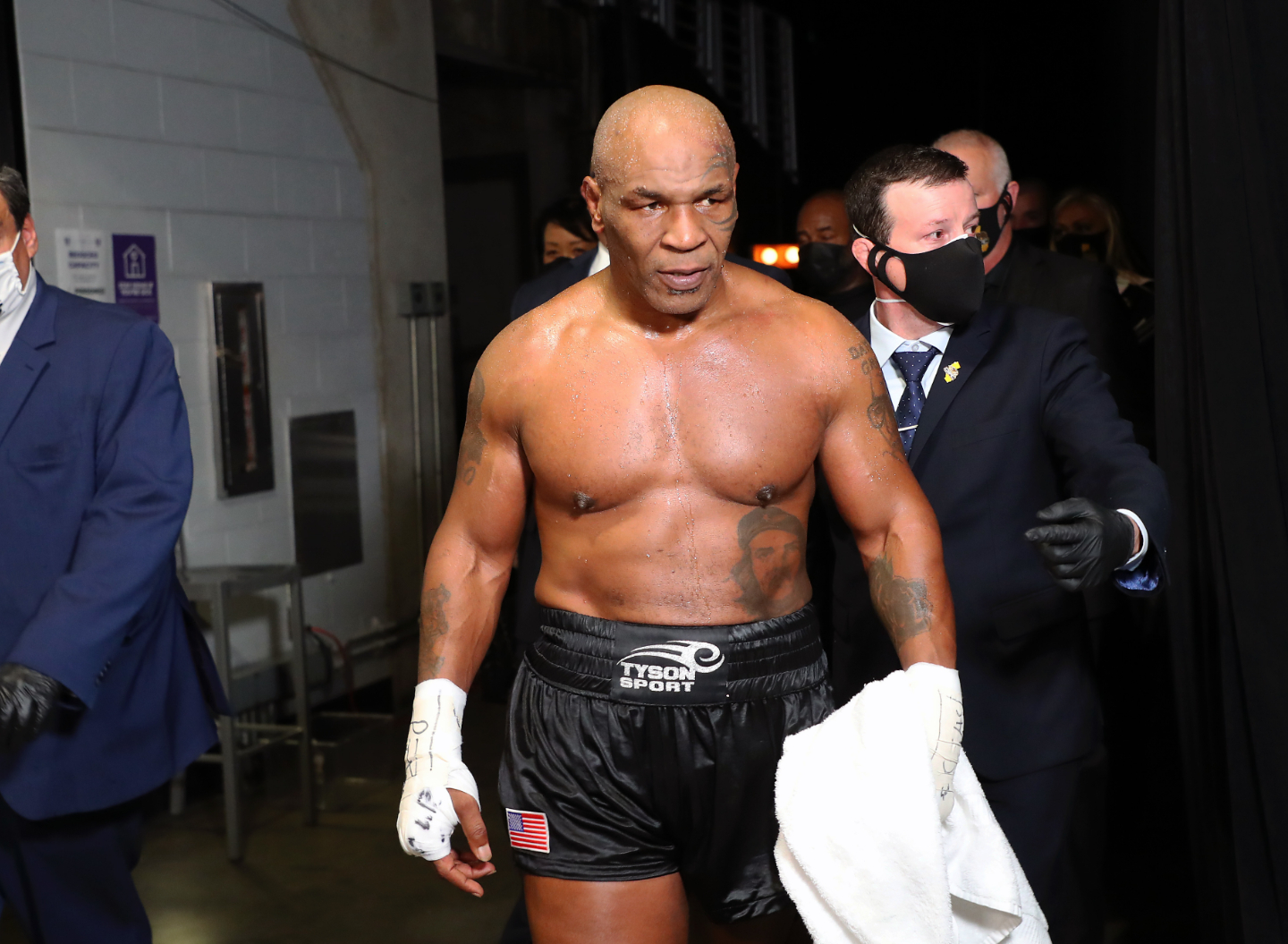 À cinquante-six ans, Mike Tyson impressionne encore à l'entraînement
