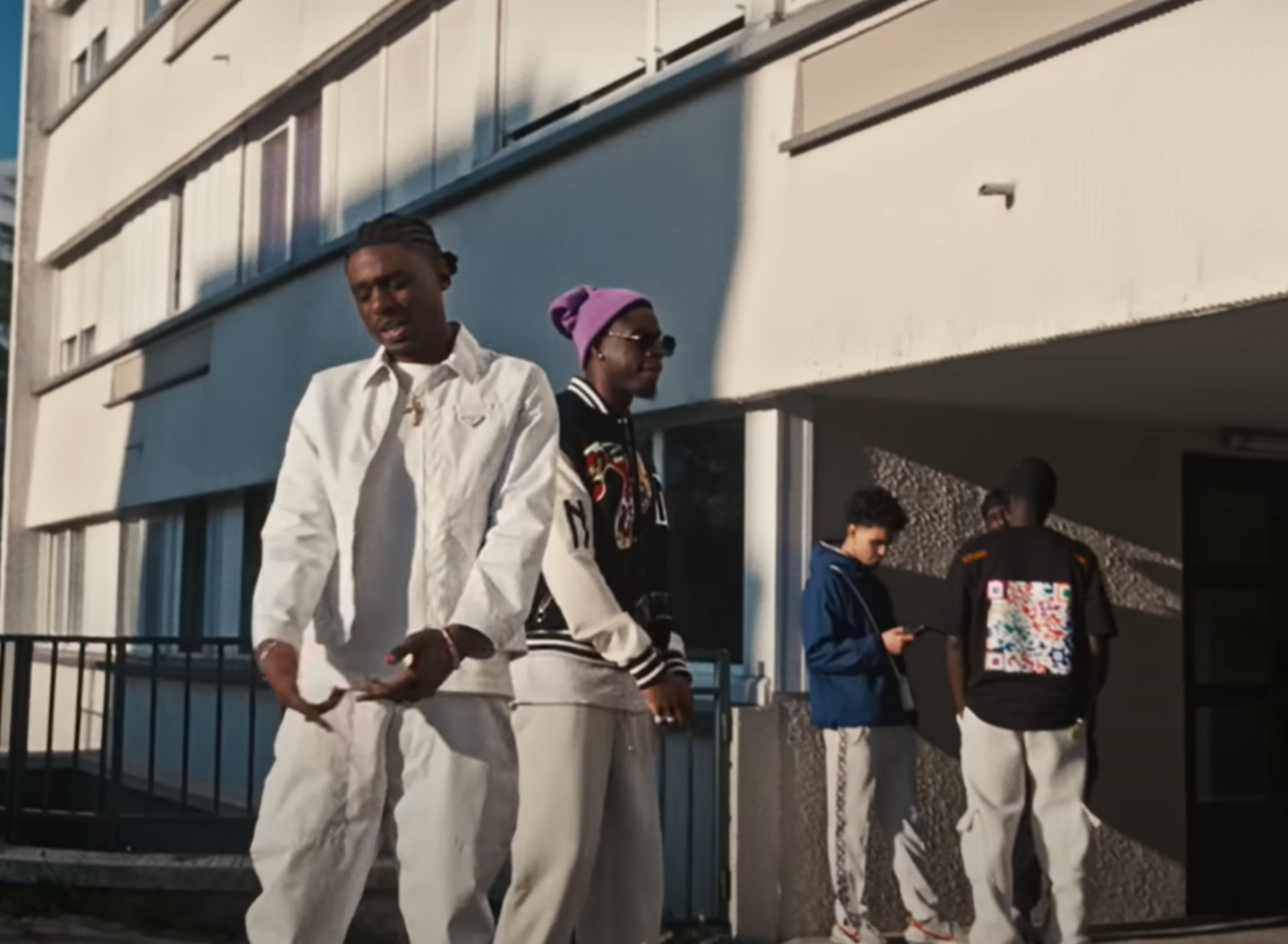 Gambino La MG fait appel à Franglish sur Eyes Contact