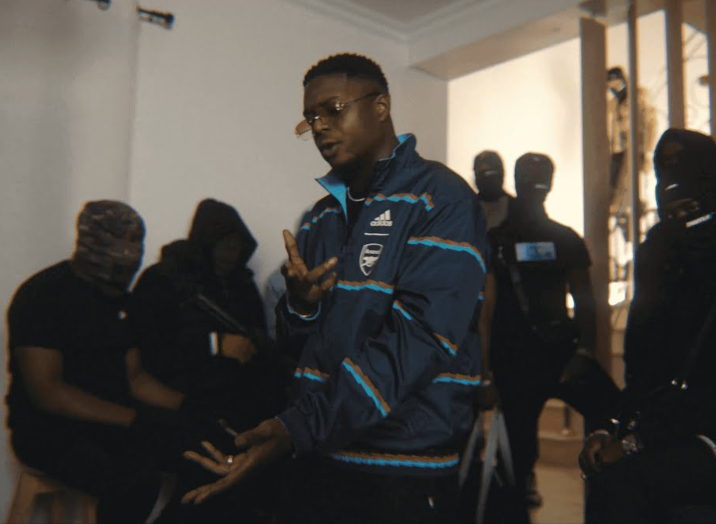 Ninho : les 17 titres de son album sont dans les 18 premières places du ...