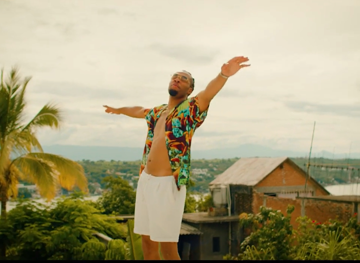 AMK envoie le très estival Bombarder