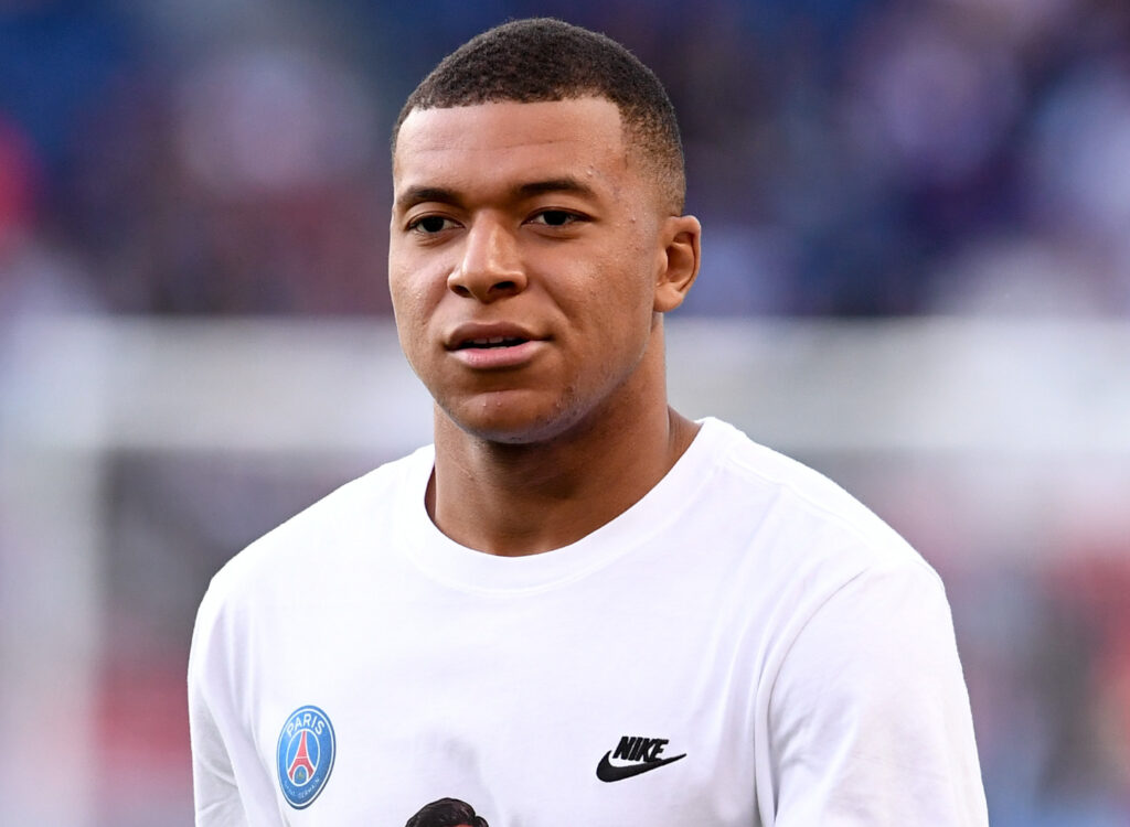 Kylian Mbappé sort du silence : « je vais continuer la saison prochaine au PSG