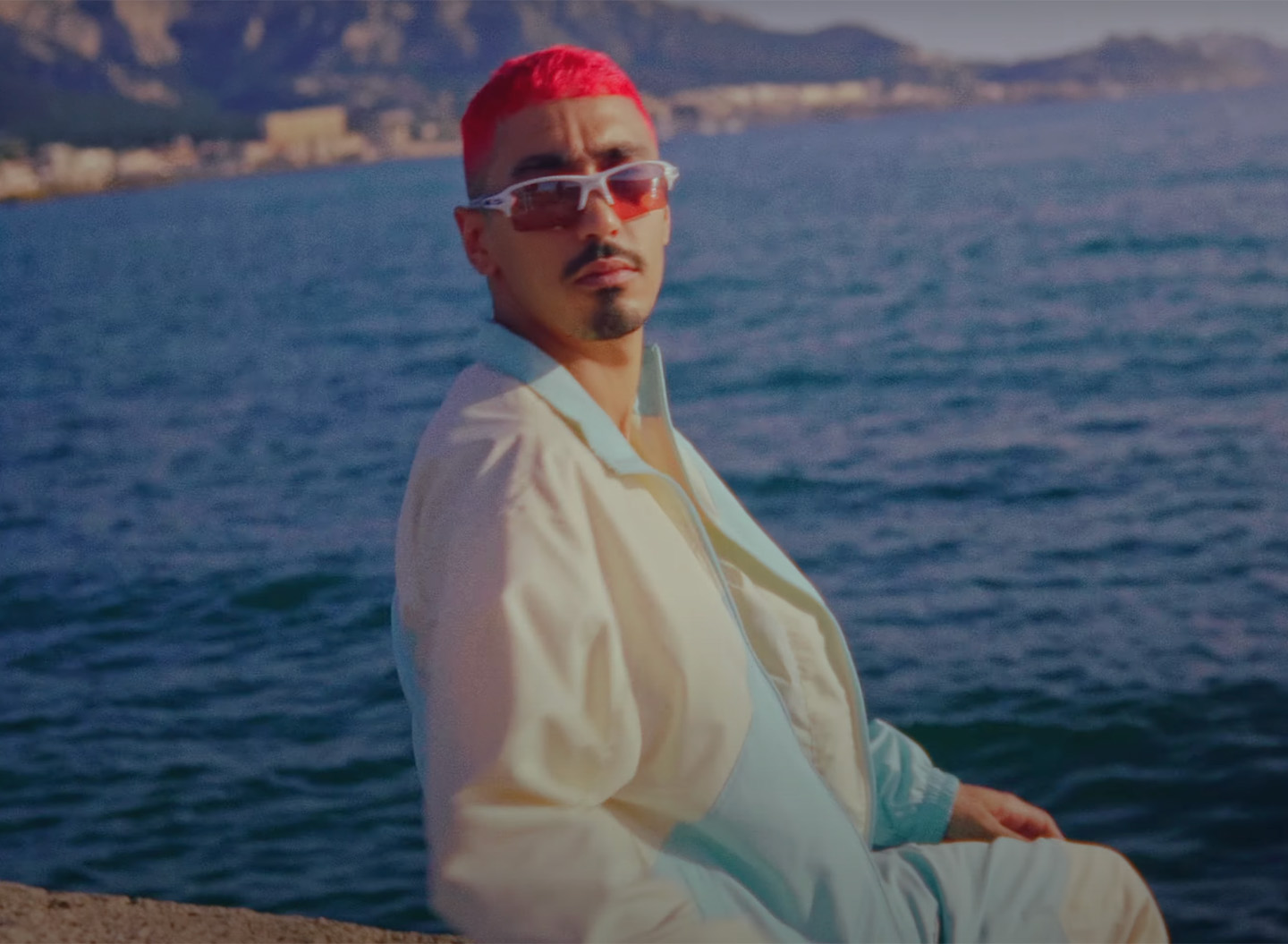 Stony Stone s'allie au duo Skary et Wysko dans le clip Évidemment