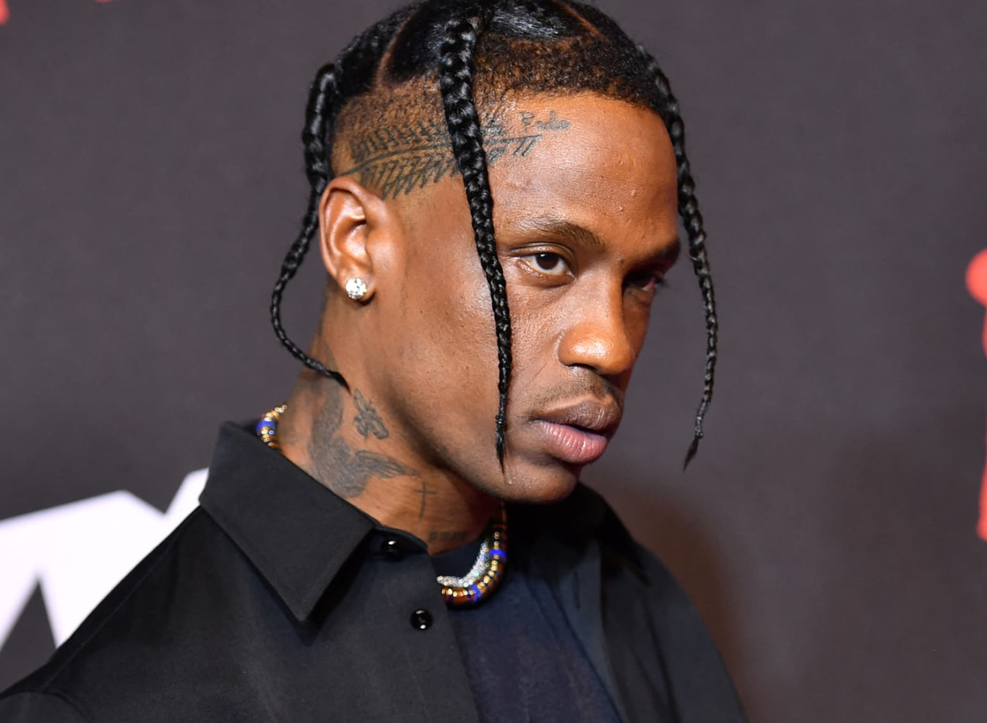 Travis Scott annonce le report de son show aux Pyramides de Gizeh et l ...
