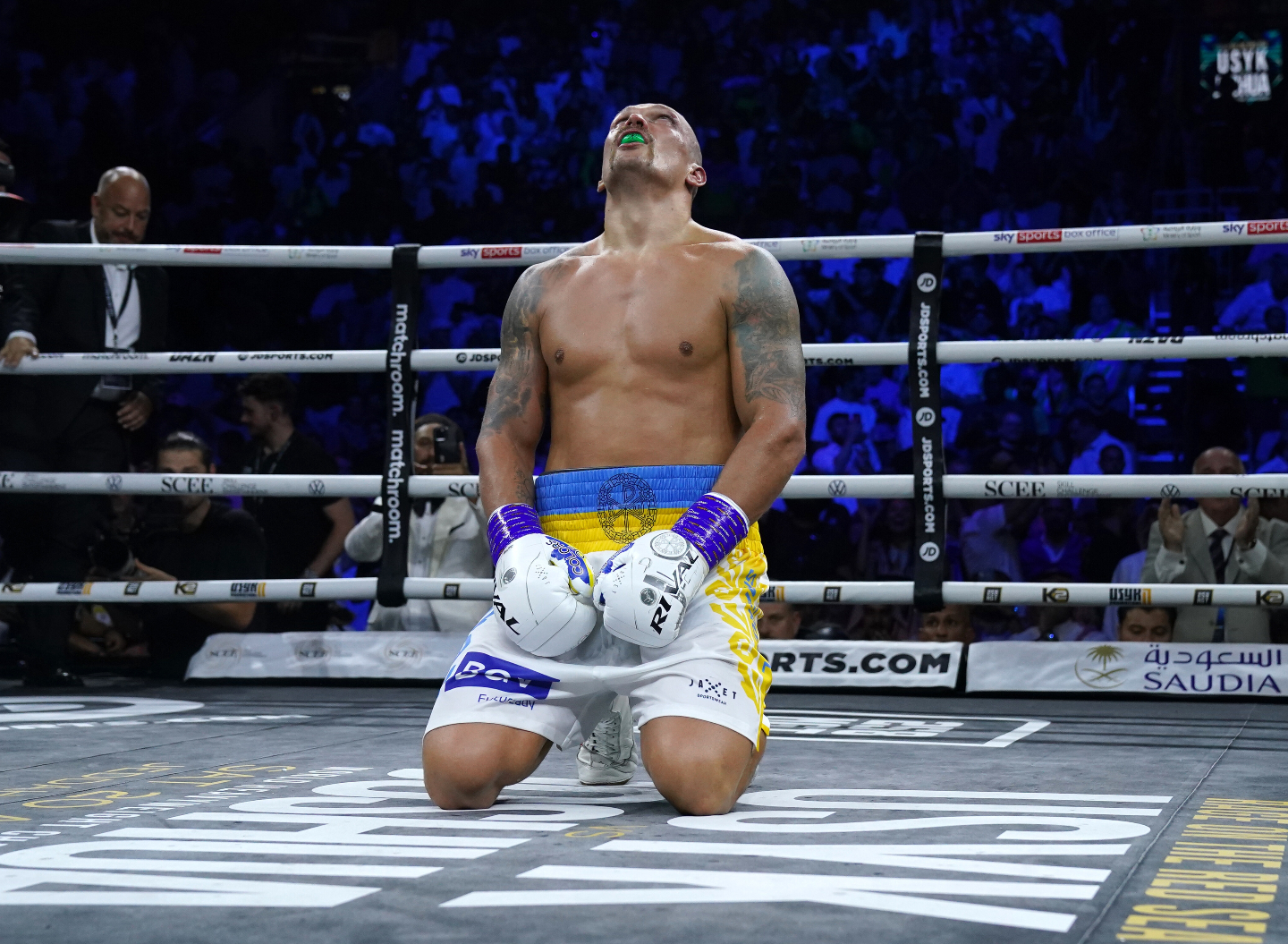 Le boxeur Oleksandr Usyk signe en professionnel en D1 Ukrainienne de ...