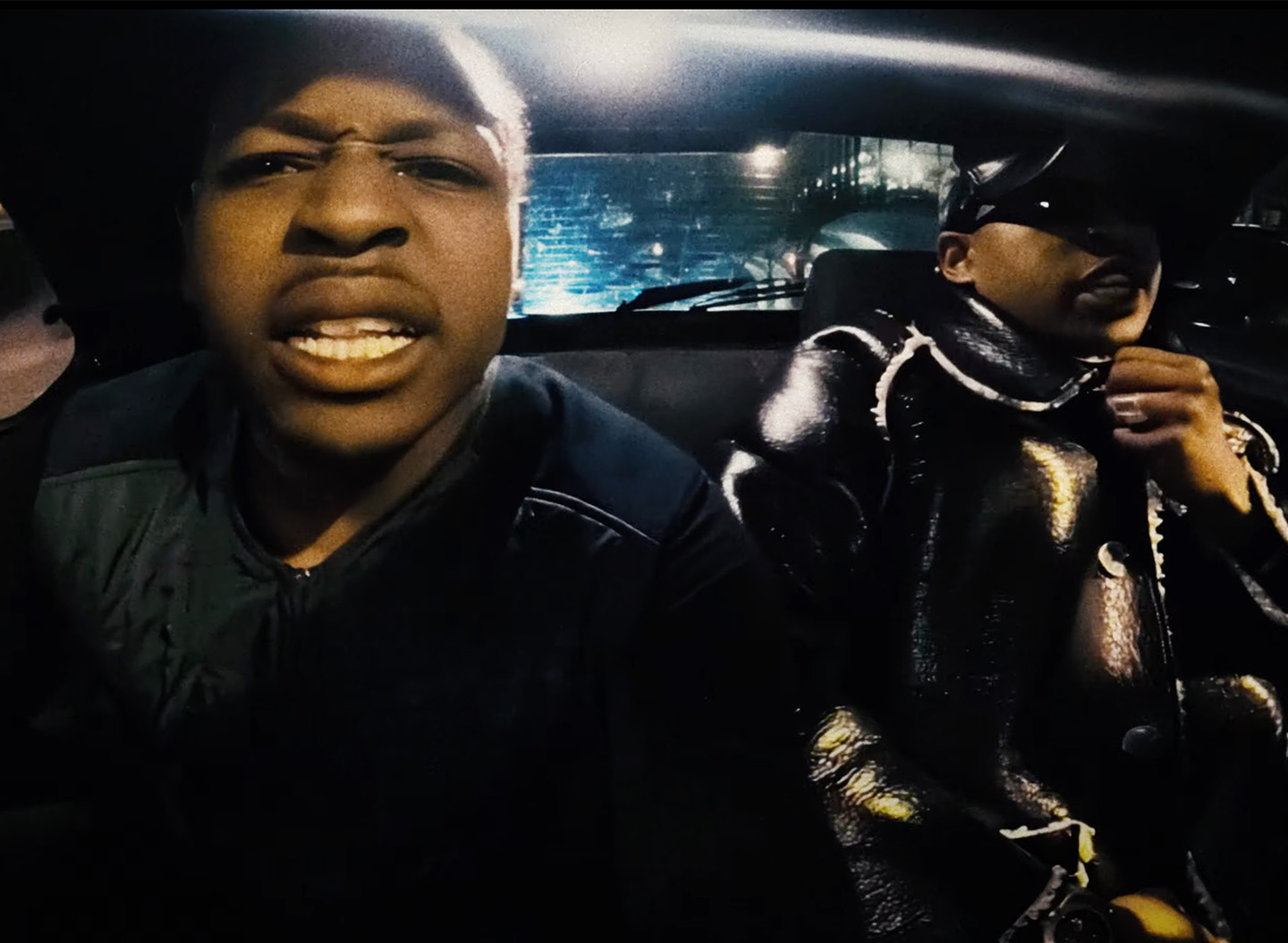 Damys y va au feeling dans Chut