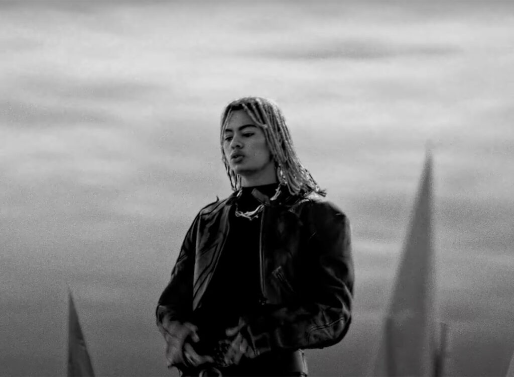 Lala &ce passe toute l'après-midi dans le noir dans Licorne