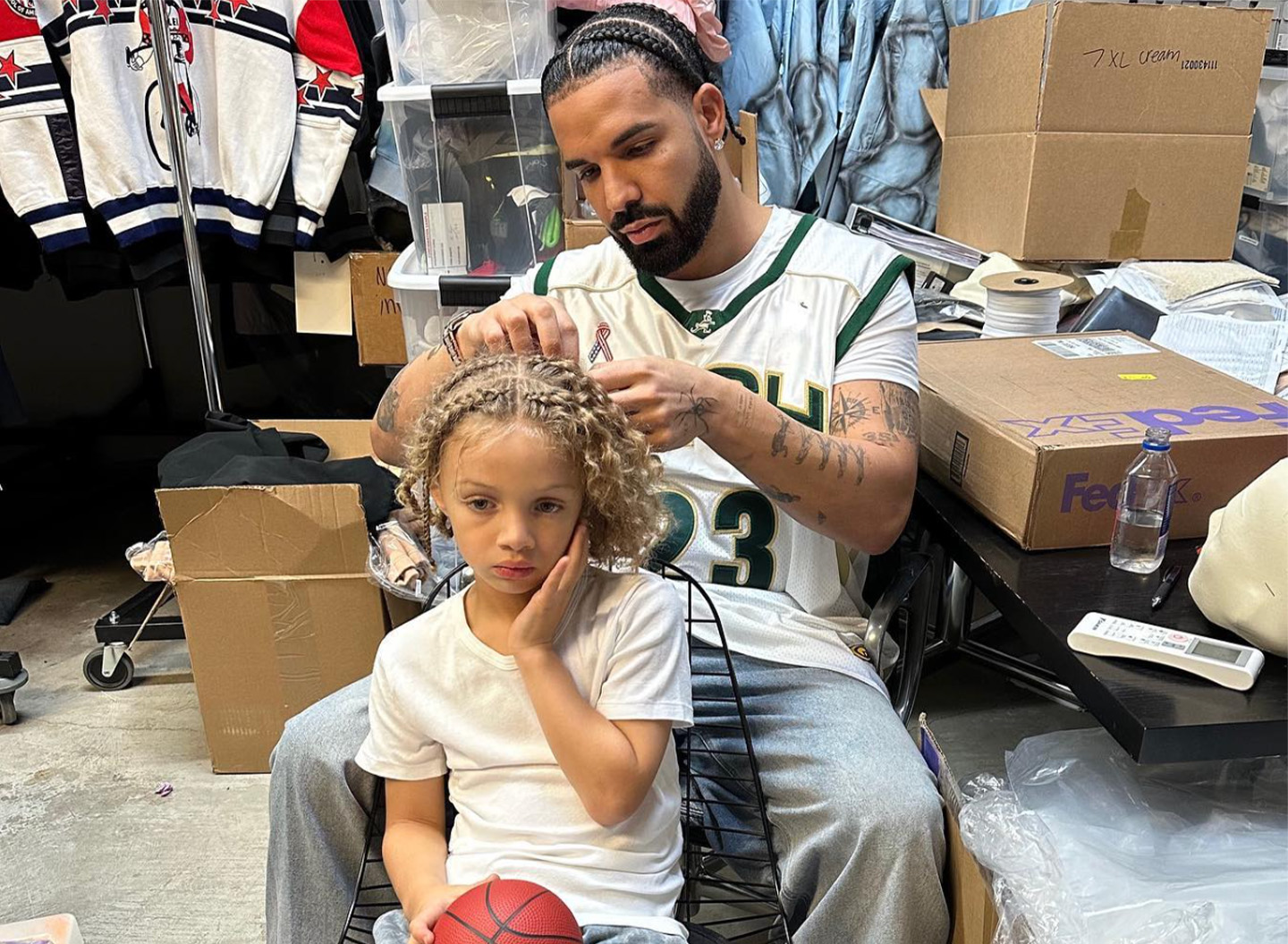 Drake dévoile la cover de son prochain album dessinée par son fils