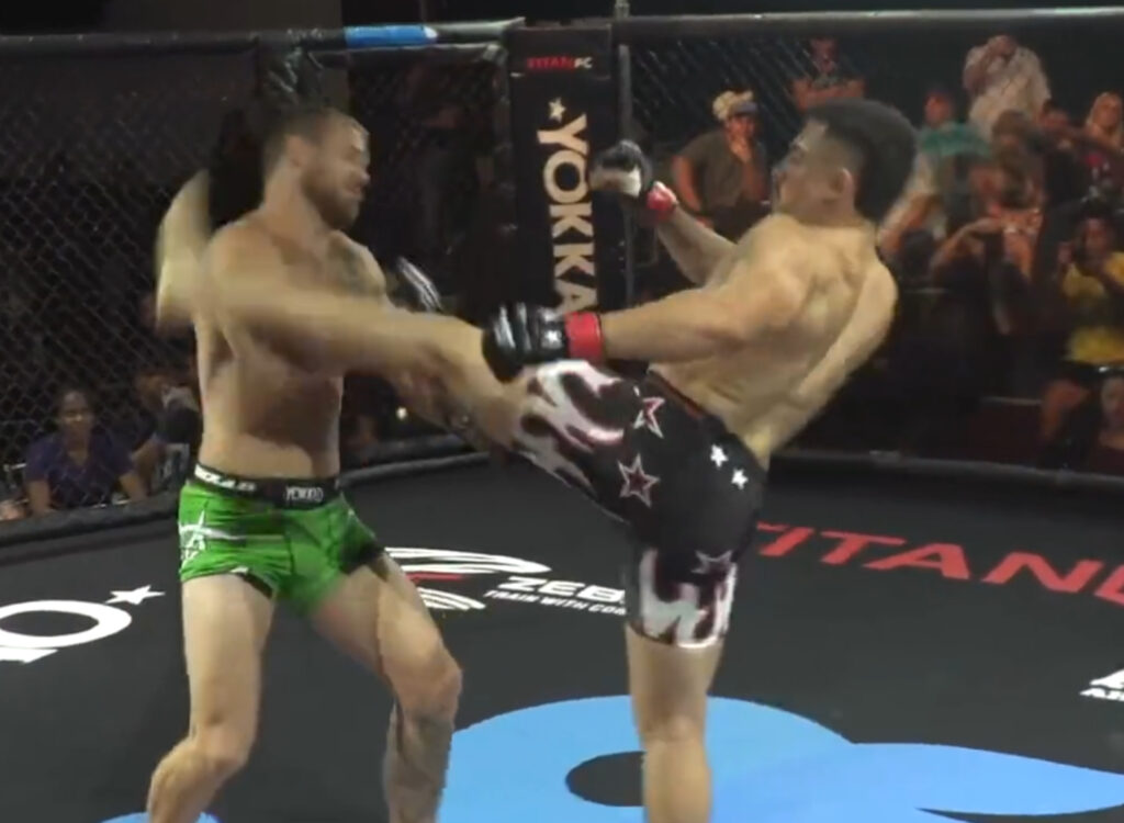 MMA : Il fait semblant de saluer son adversaire et lui inflige un ...