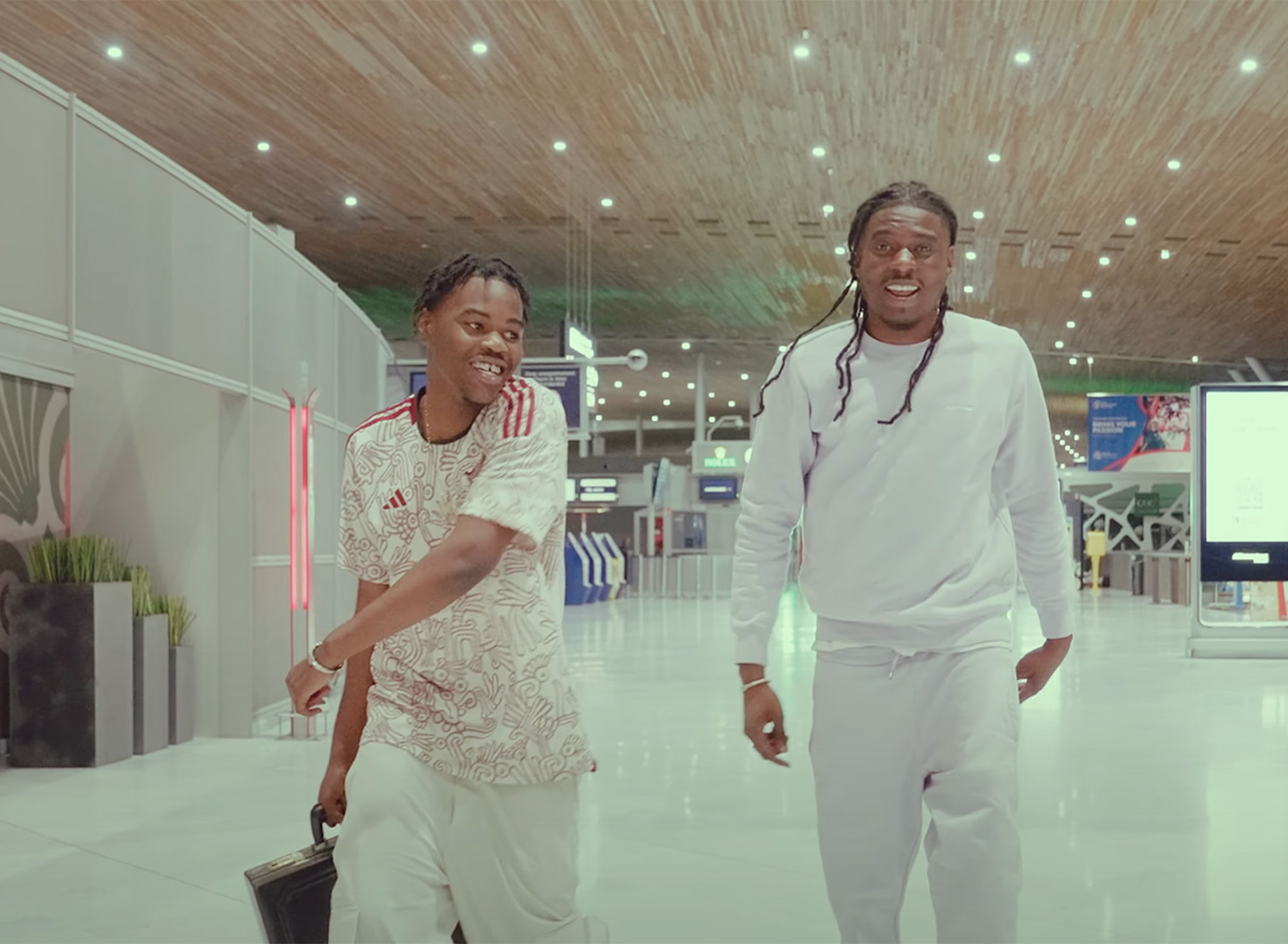 Genezio et Gambino La MG s'unissent dans Tout Donner