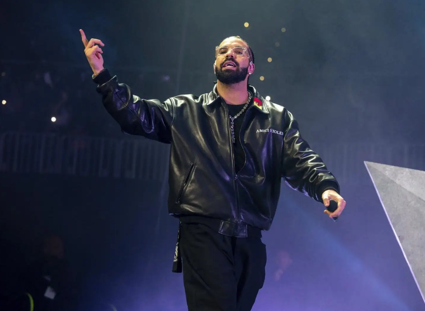 Quand Drake s'engage à payer les frais de scolarité de sept fans en ...