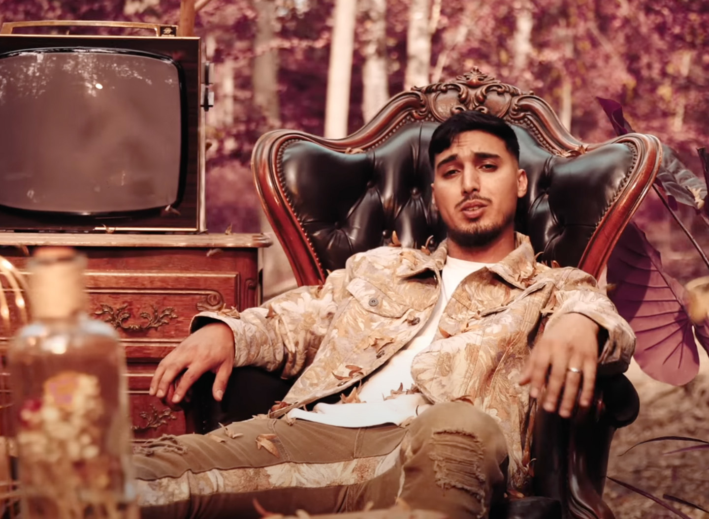 Benab observe la « Luna » pour fuir ses problèmes