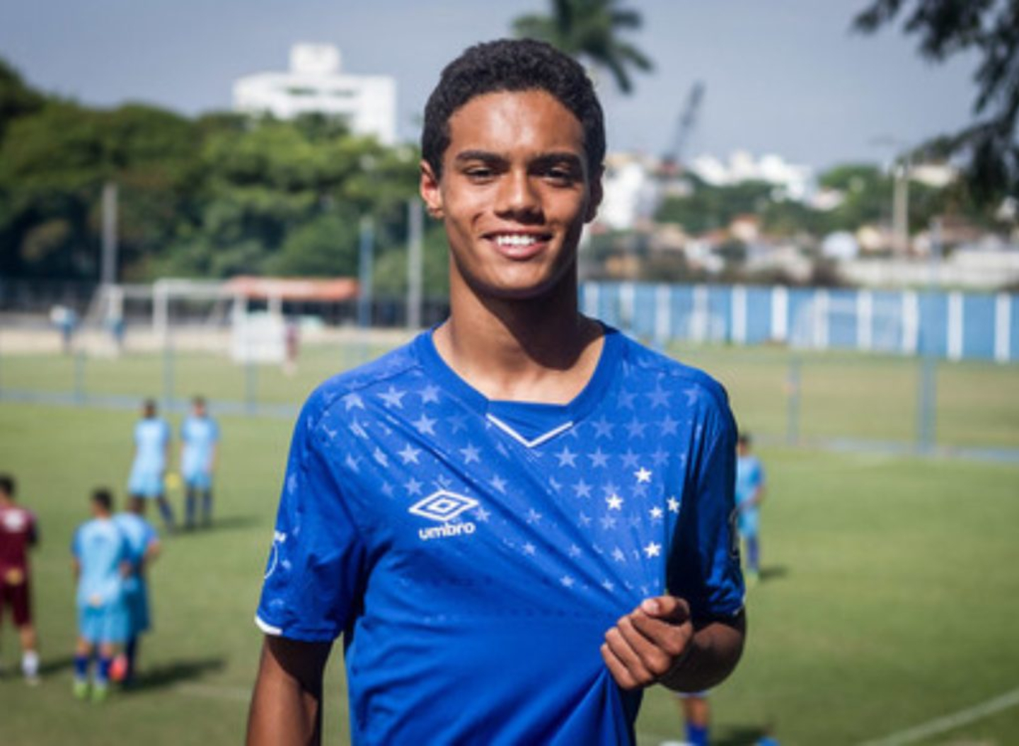 Les débuts très discrets du fils de Ronaldinho avec le FC Barcelone