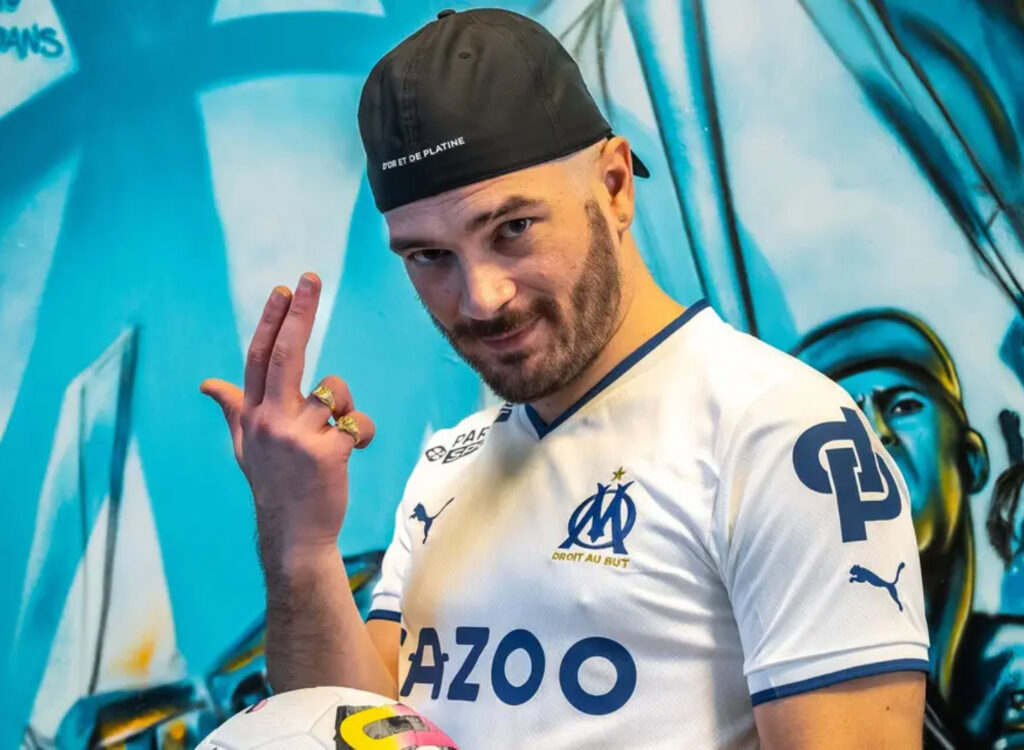 Sur les réseaux sociaux, Jul dévoile un nouvel extrait inédit