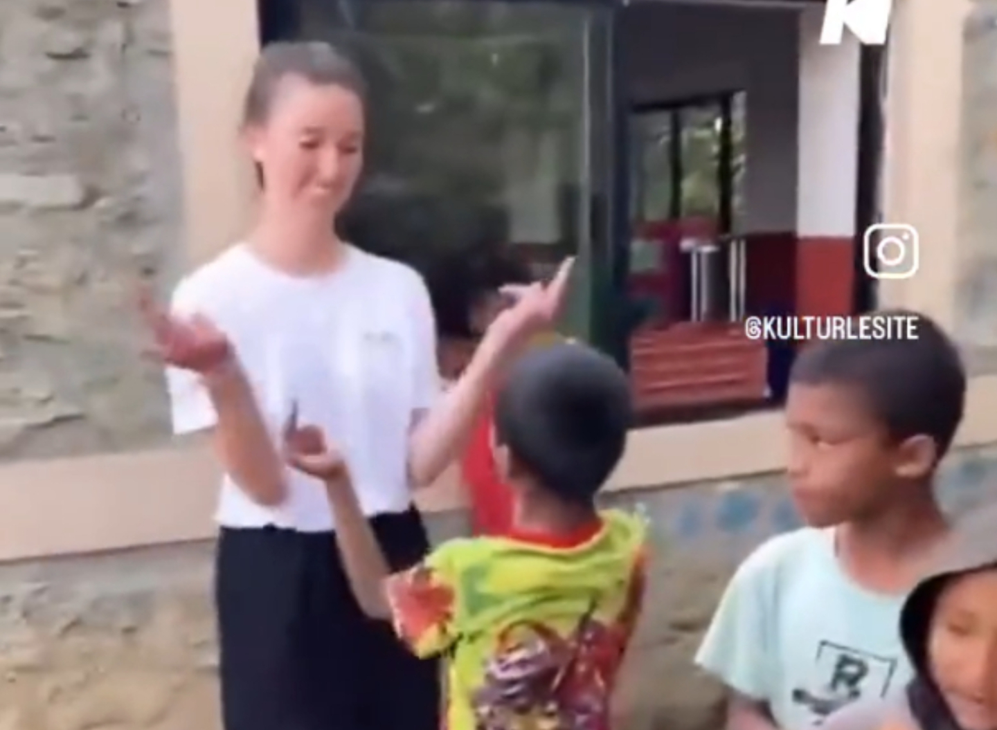 Quand des enfants s'ambiancent sur du Jul au Népal