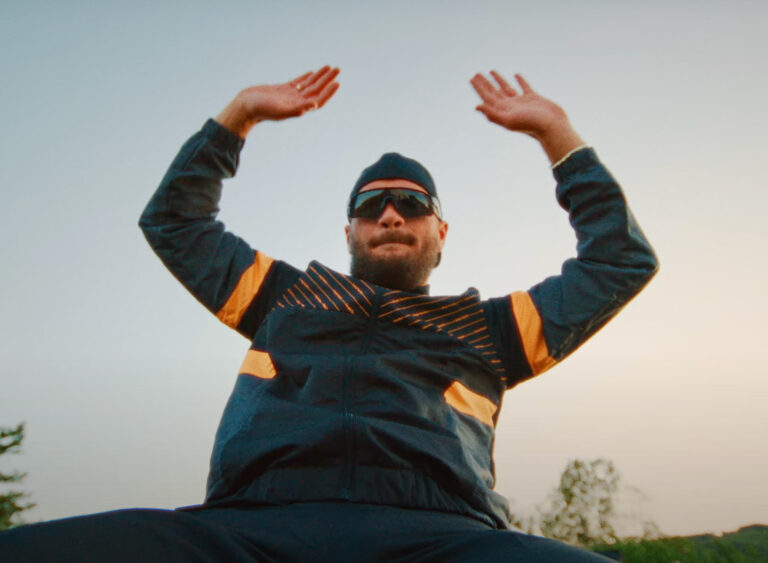 La route est longue de Jul est toujours en tête du Top Albums