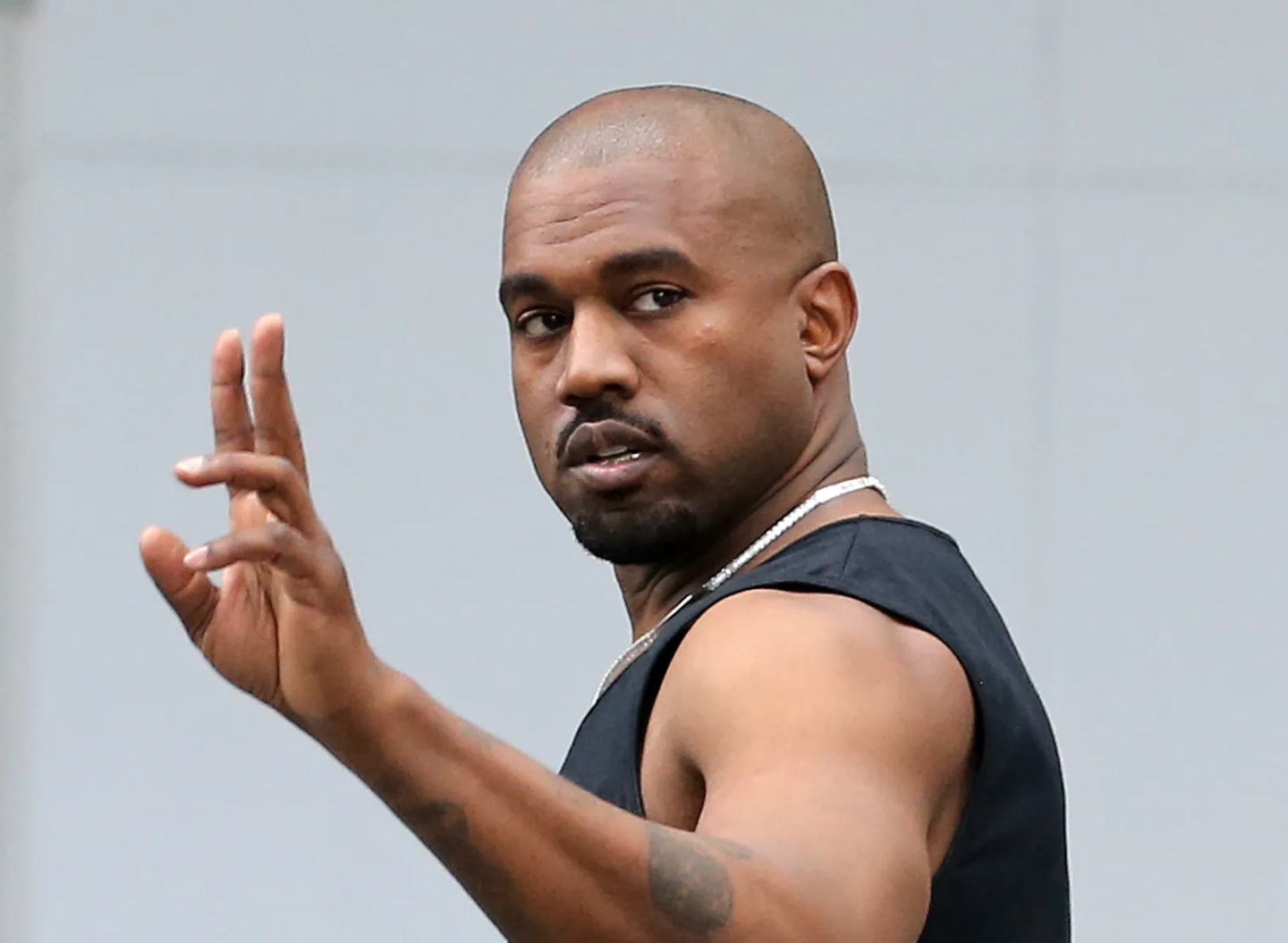 Kanye West s'offre des grillz en titane à plus de 800 000 dollars