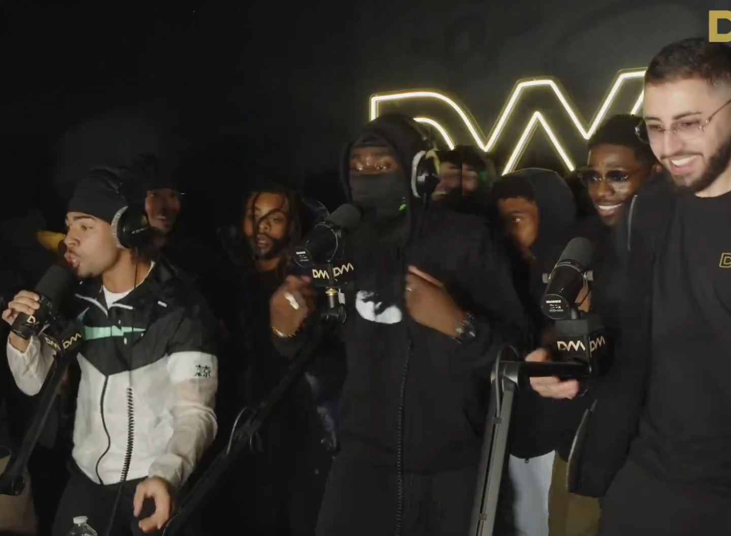 En direct du DVM Show, Kerchak et Gambi interprètent leur featuring Ferrero