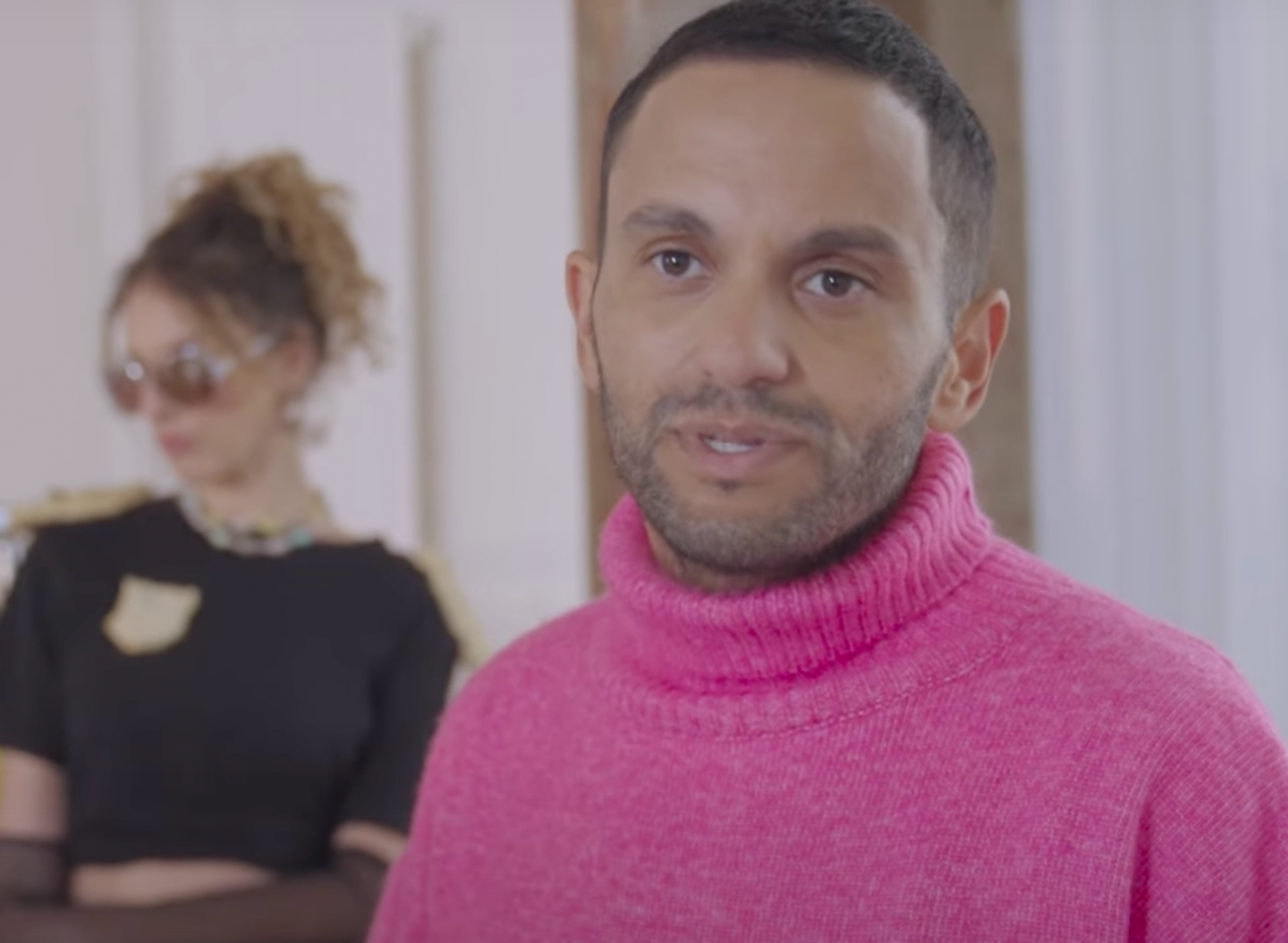 Malik Bentalha s'attaque à la Fashion week