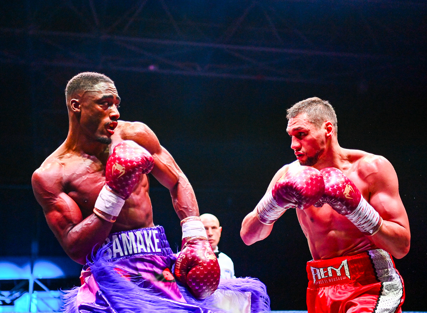 Boxe : Bakary Samaké poursuit son invincibilité contre Ahmed El Mousaoui
