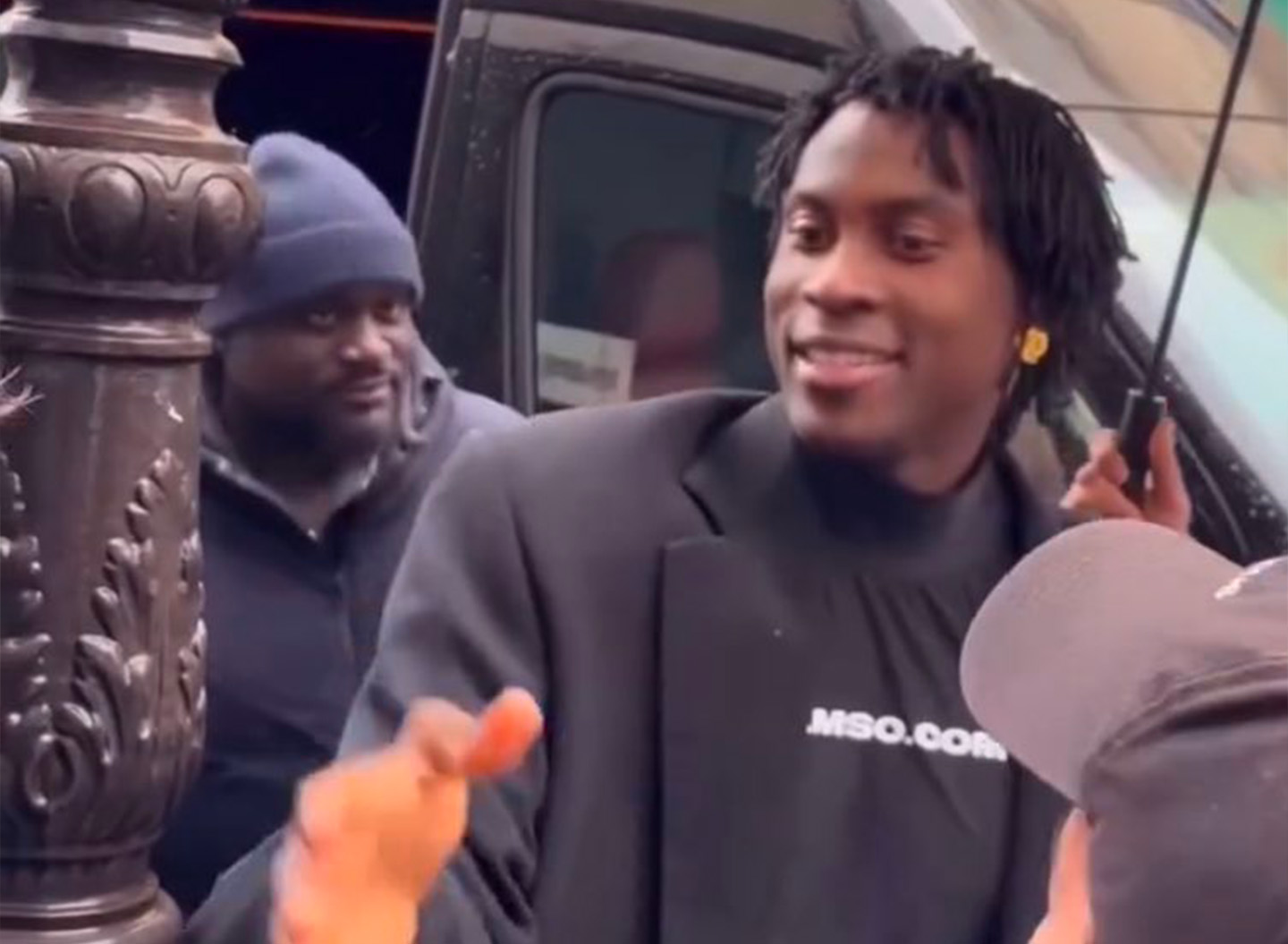 Damso aperçu avec un nouveau style sur Paris