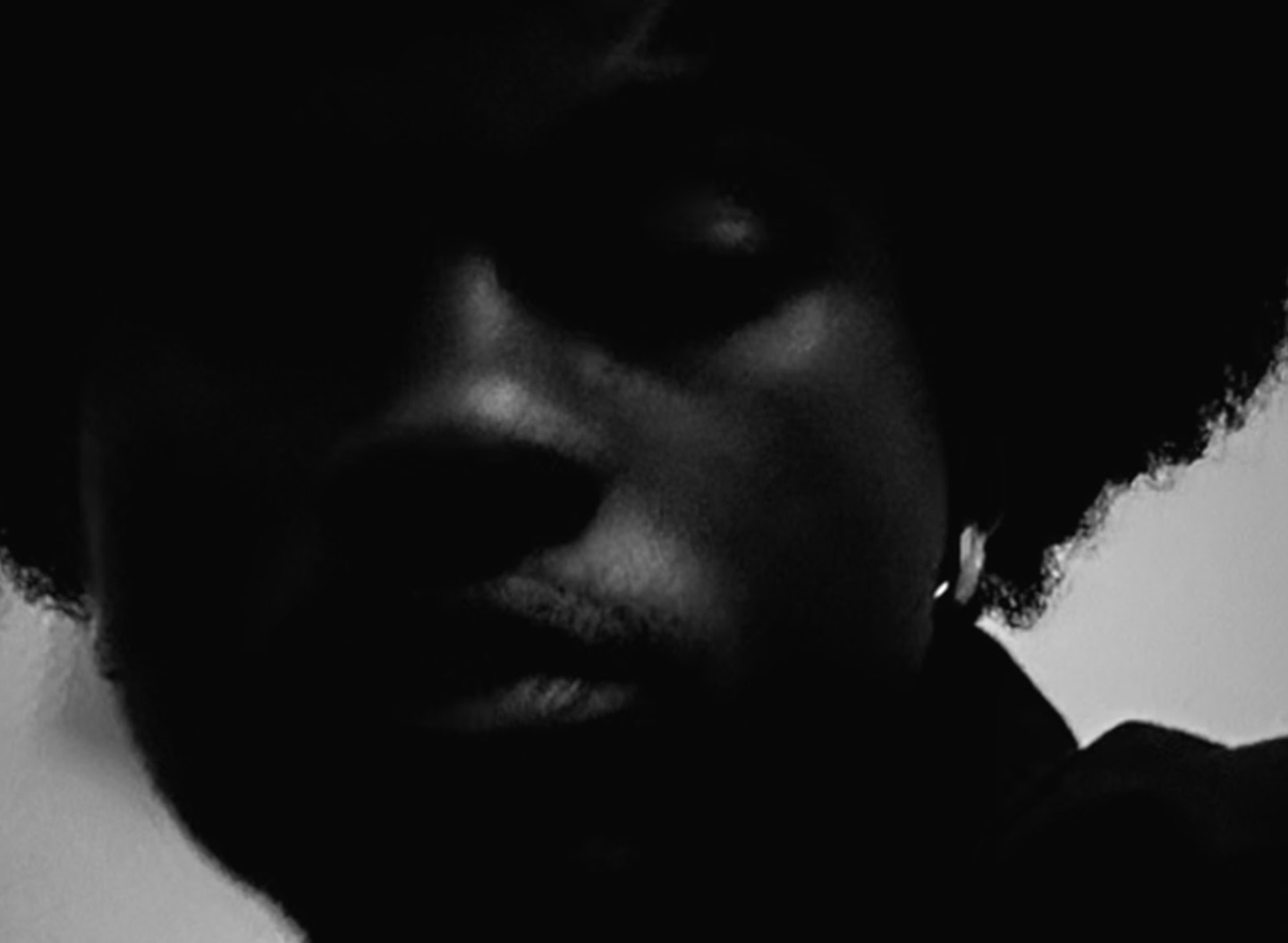 Lestin signe un retour remarqué avec le projet Première fois