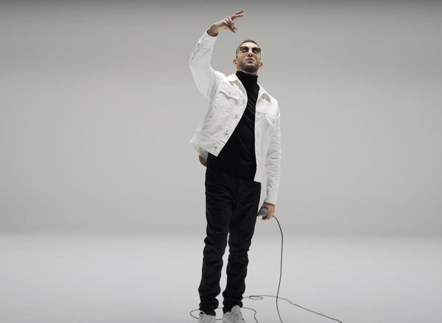 Sicario propose le clip concept Silence Partagé