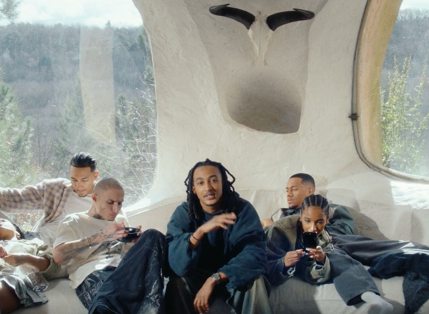 Théodort lance sa carrière musicale avec Toko Dombi