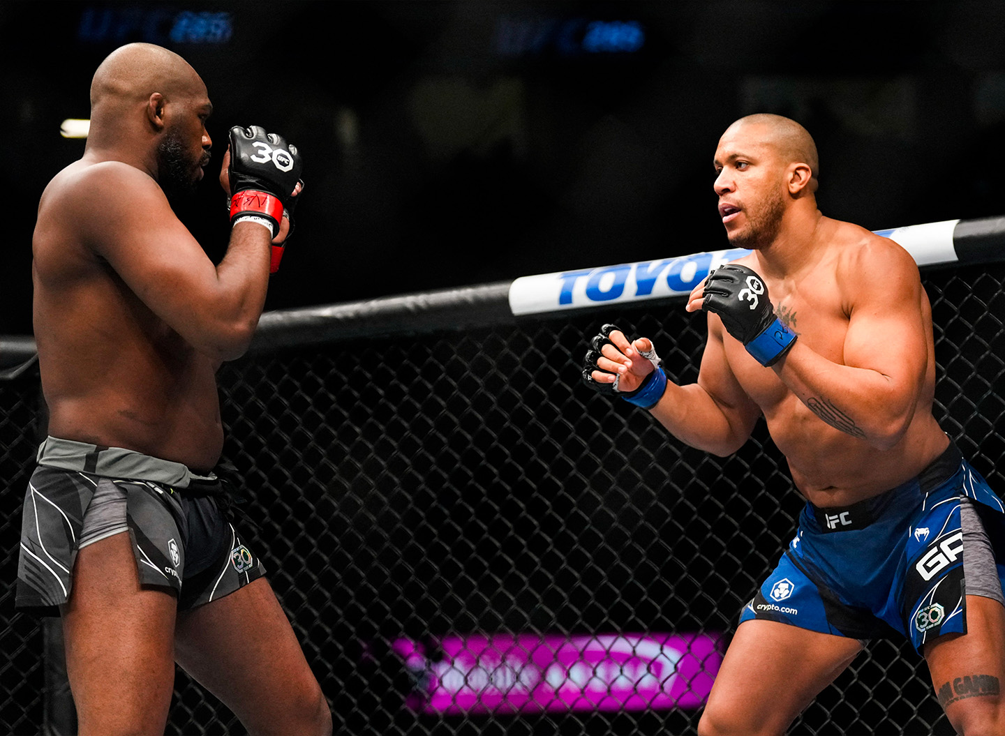 Jon Jones prend la défense de Ciryl Gane
