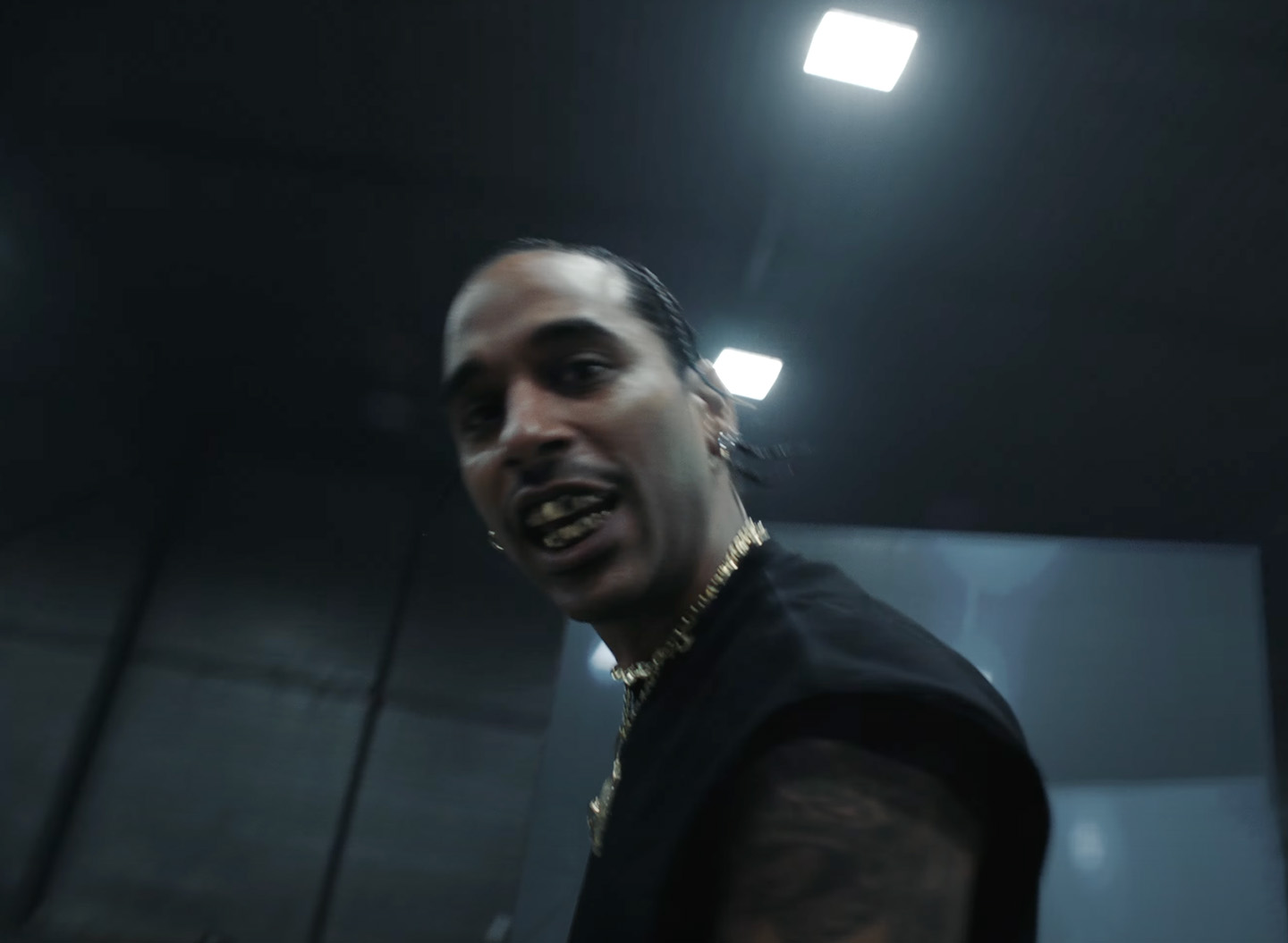 Laylow signe un retour surprise avec DOGZ (In the Studio)