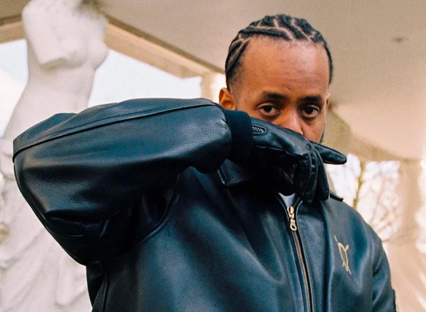 Mairo dévoile l'EP 45 et rouge