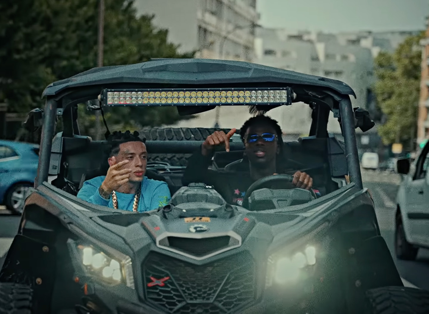 Central Cee invite JRK 19 dans son BOLIDE NOIR